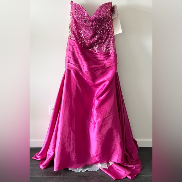 Tony Bowls | Dresses | Nwt Tony Bowls Size 6 Le Gala Ball Gown Dress ...